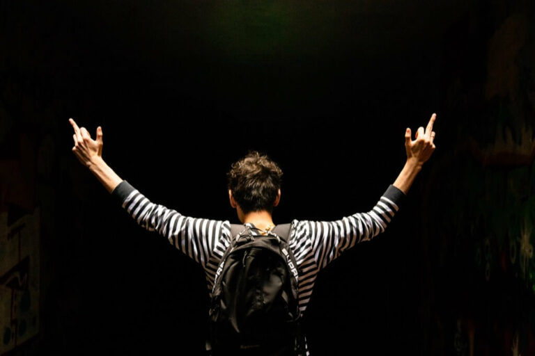 Unveiling the Middle Finger’s Cultural Evolution – Africa Nova News